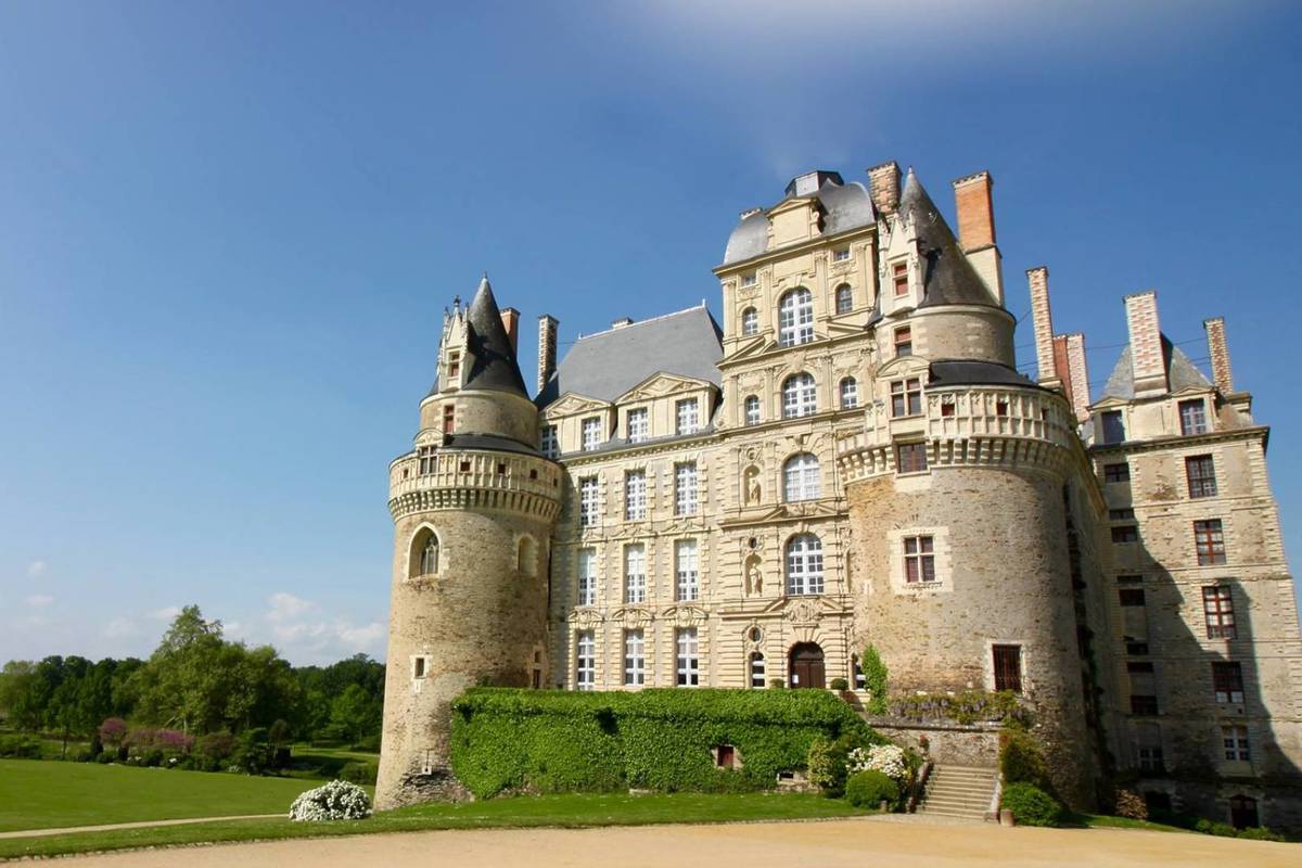 Just three hours from Paris, this “skyscraper” of the Loire Valley is ...