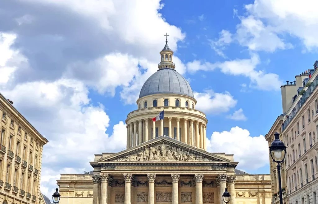 Menos visitado do que a Notre-Dame, este impressionante mausoléu no ...