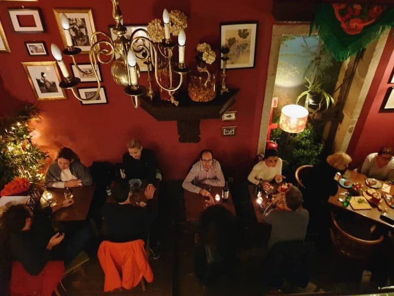 Capela Incomum: um wine bar especial e de aparência insólita