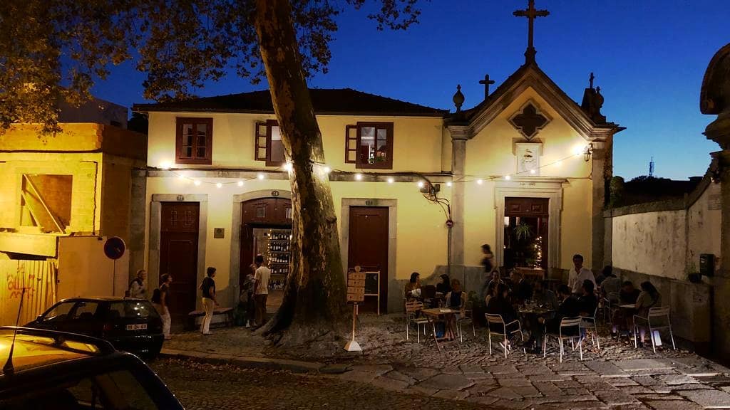 Capela Incomum: um wine bar muito especial - Porto Secreto