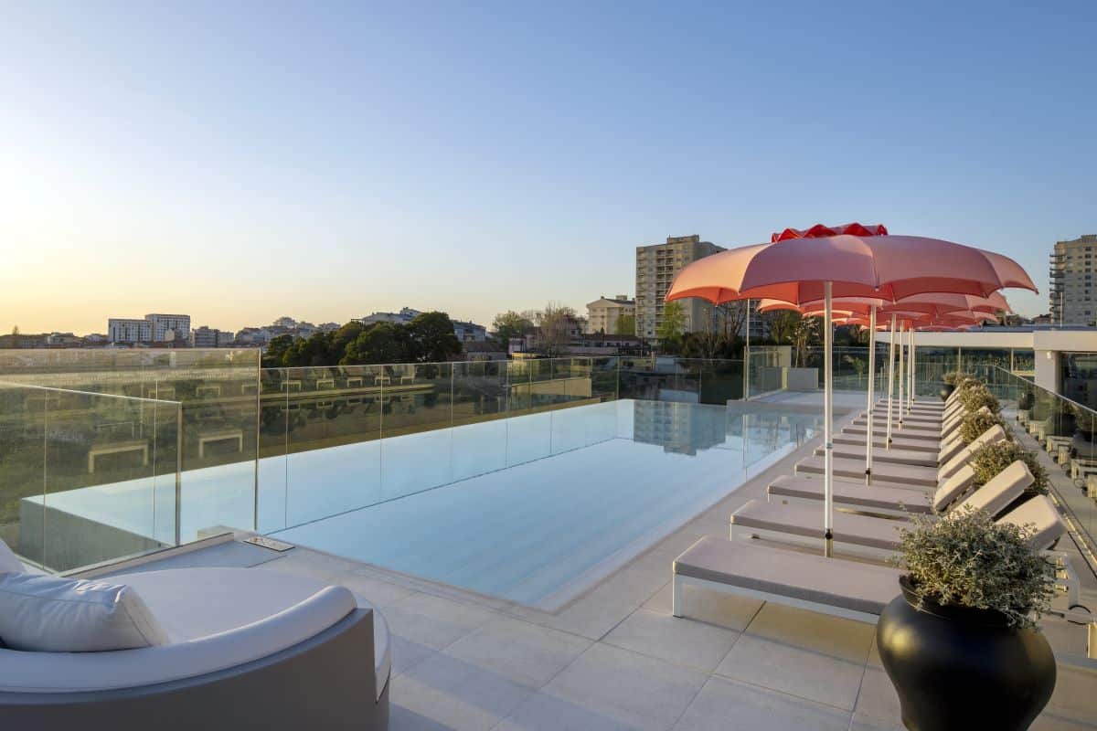 Este é o novo Rooftop Bar do Porto e tem uma vista incrível (com cocktails)