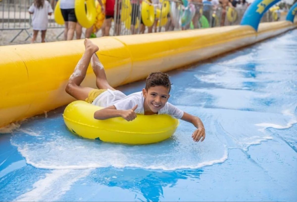 Water Slide Summer: Sliding Down A Giant Slide (free Access)