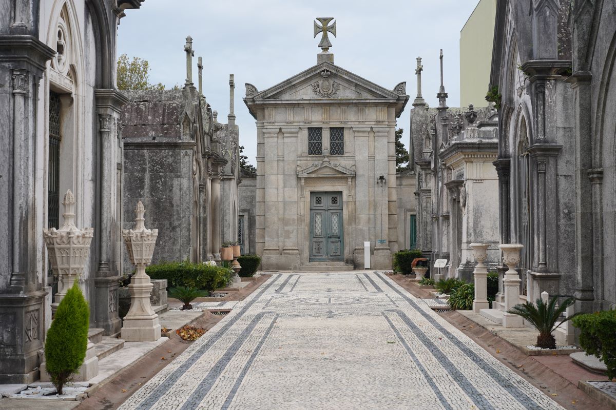 Cemitérios do Porto: um guia de obras de arte e ecos do passado