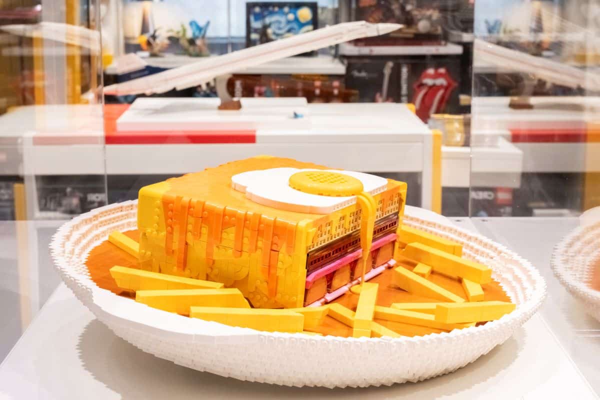 Francesinha LEGO: a 6kg wonder to enjoy (without tasting it)