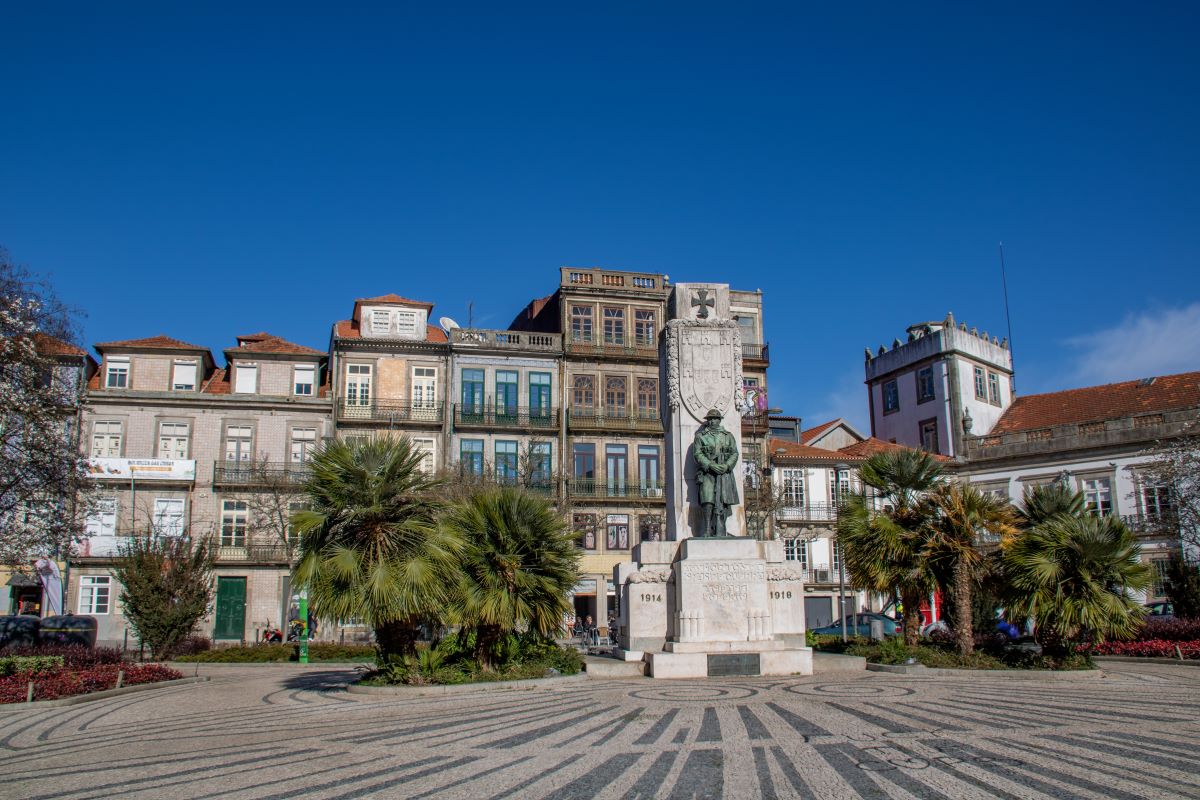 Praça de Carlos Alberto: homenagem a um antigo rei italiano