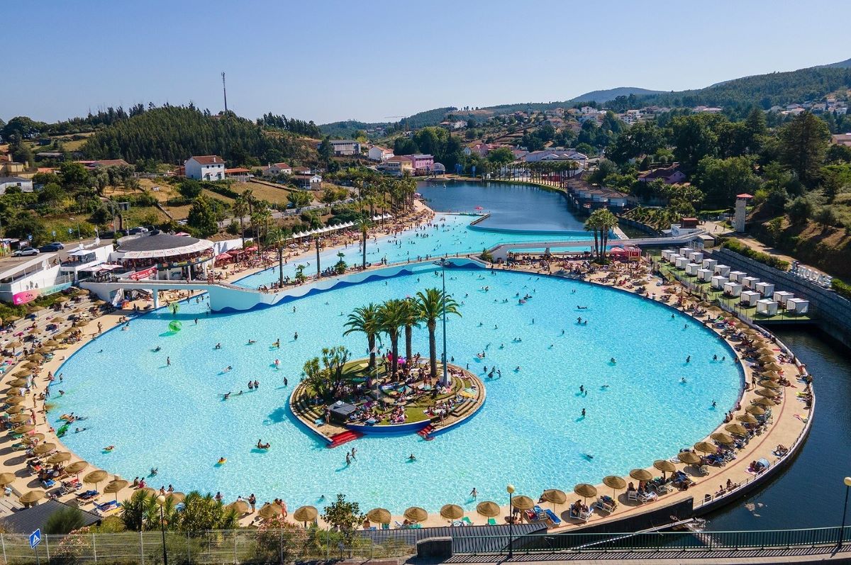 Praia das Rocas: à descoberta da maior piscina de ondas do País