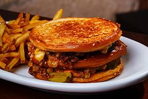 Holy Burger: clássico do centro é eleito o 3º melhor do mundo