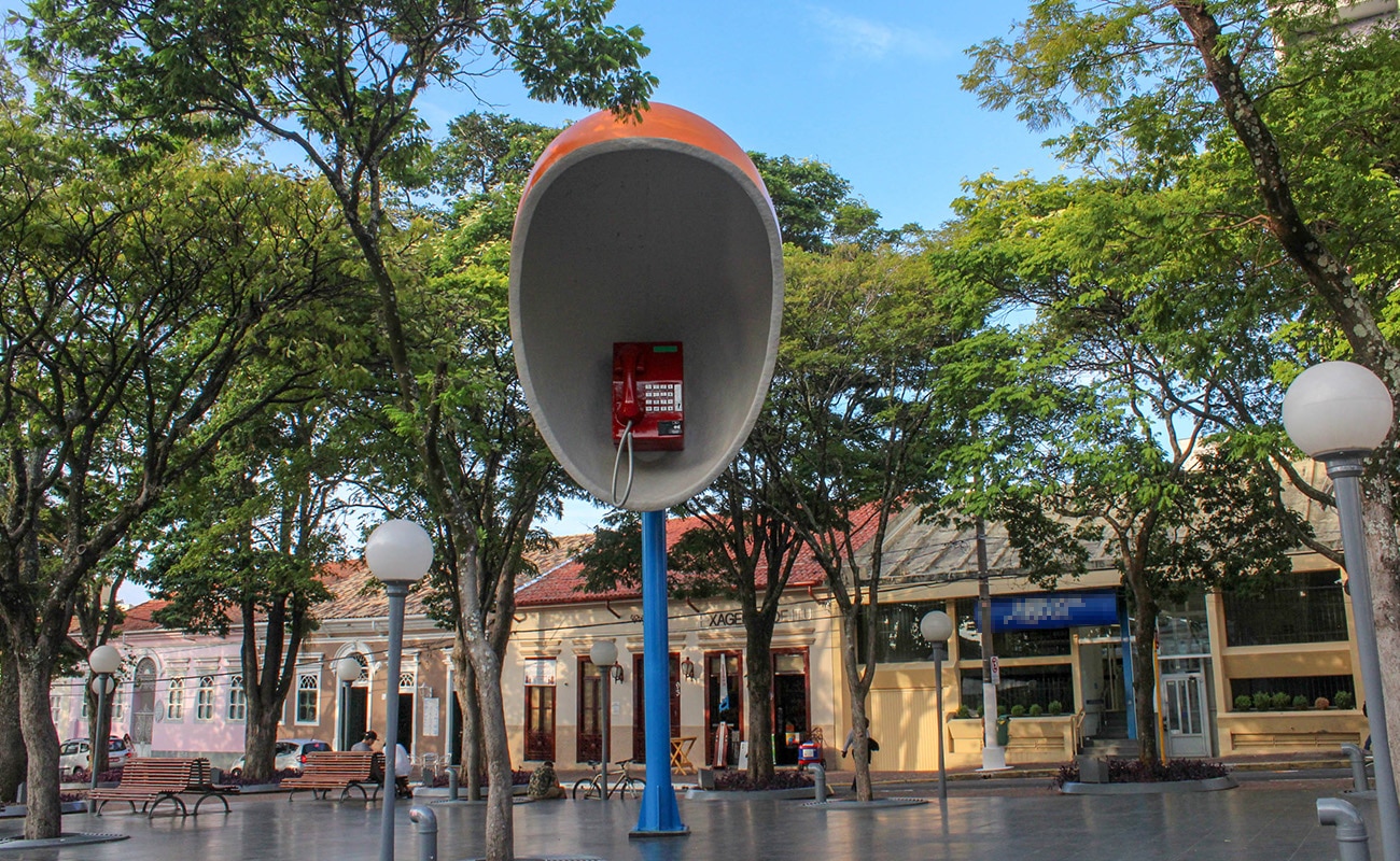 Itu: a cidade dos objetos gigantes a 100 quilômetros da capital
