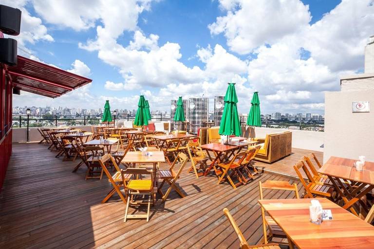 Bar com área externa em SP: 6 dicas para curtir no calorão!
