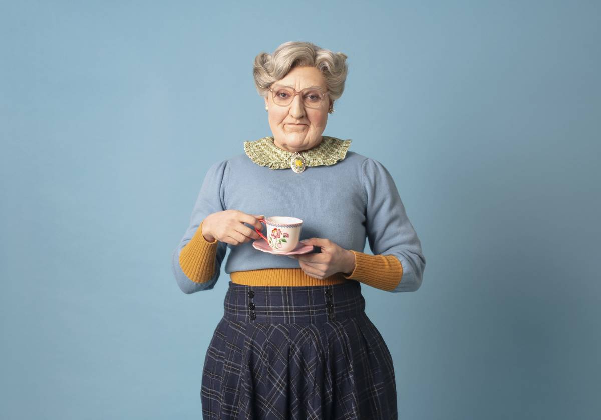 'Uma Babá Quase Perfeita' estreia em SP, com Eduardo Sterblitch