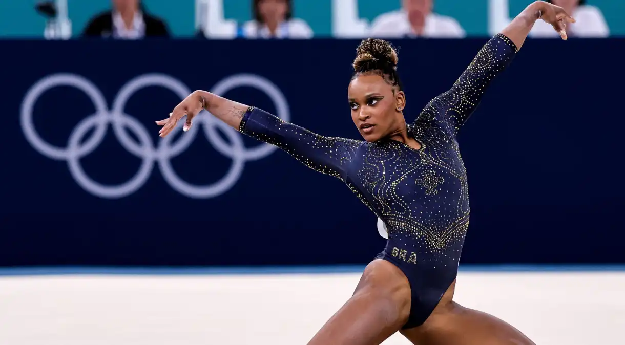 É OURO! Rebeca Andrade supera Biles e leva ouro em Paris 2024