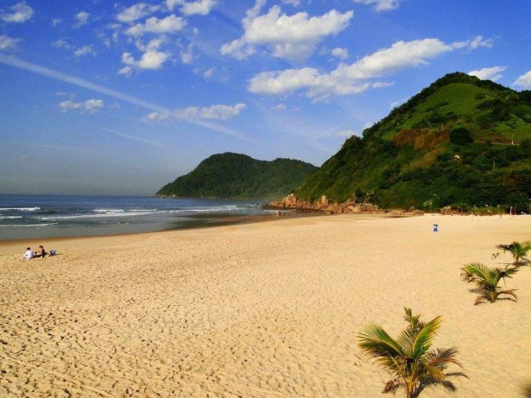 Praia do Tombo, a 2h de SP, é uma das mais ecológicas do mundo