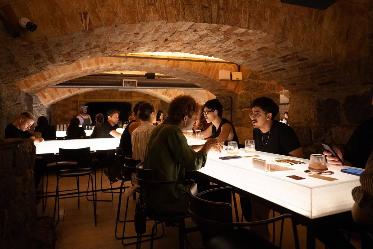 Este bar no porão do Theatro Municipal esconde labirinto inspirado em ...