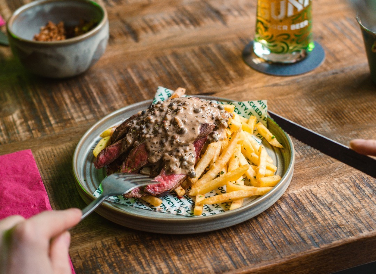 Have Steak Frites With Bottomless Fries At This Edinburgh Taproom