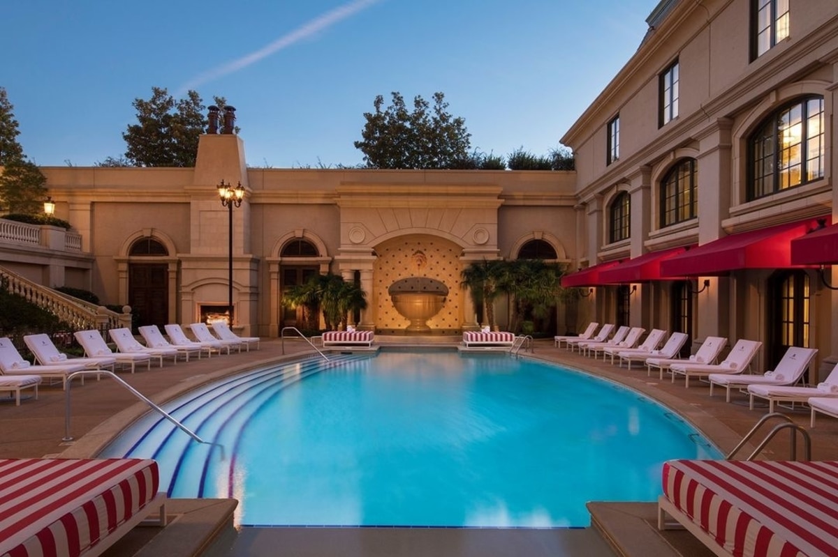 8 Fabulous Rooftop Pools In Atlanta That Are Perfect For Summer
