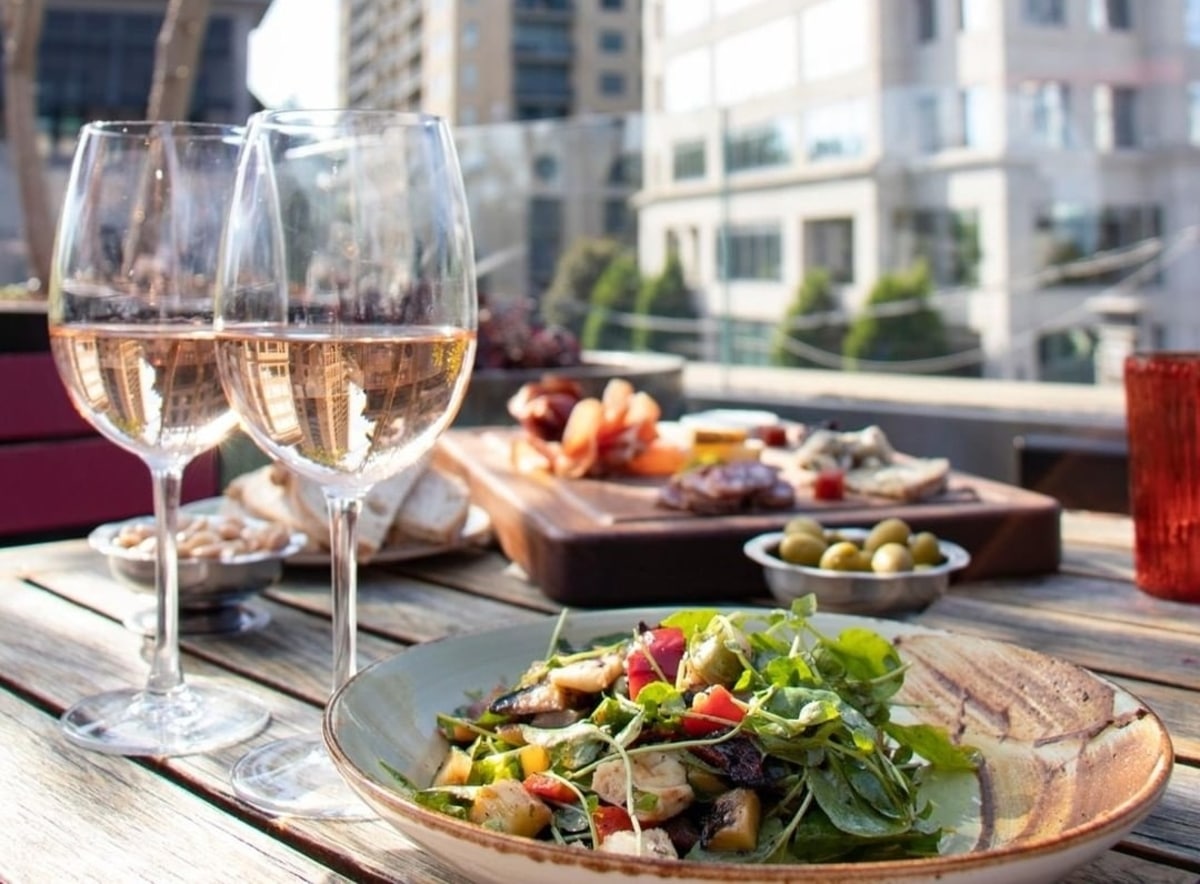 6 Amazing Happy Hours You've Got To Try In Atlanta