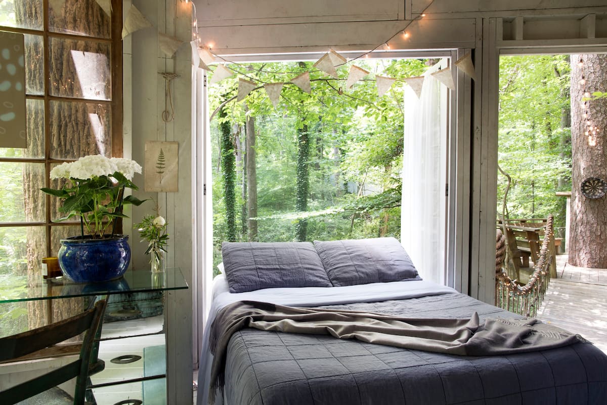 This Enchanting Tree House In Atlanta Is The Ultimate Glamping Getaway