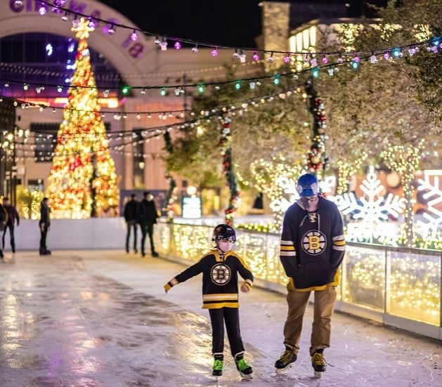 The Largest Outdoor Ice Skating Rink In Atlanta Is Open For The Season ...