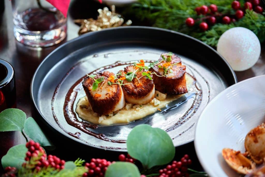 Enjoy Festive Boozey Cocktails At This Holiday Bar In Midtown