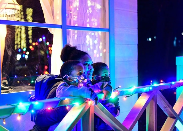 This Free Lights Display Lights Up Dunwoody For The Holidays!