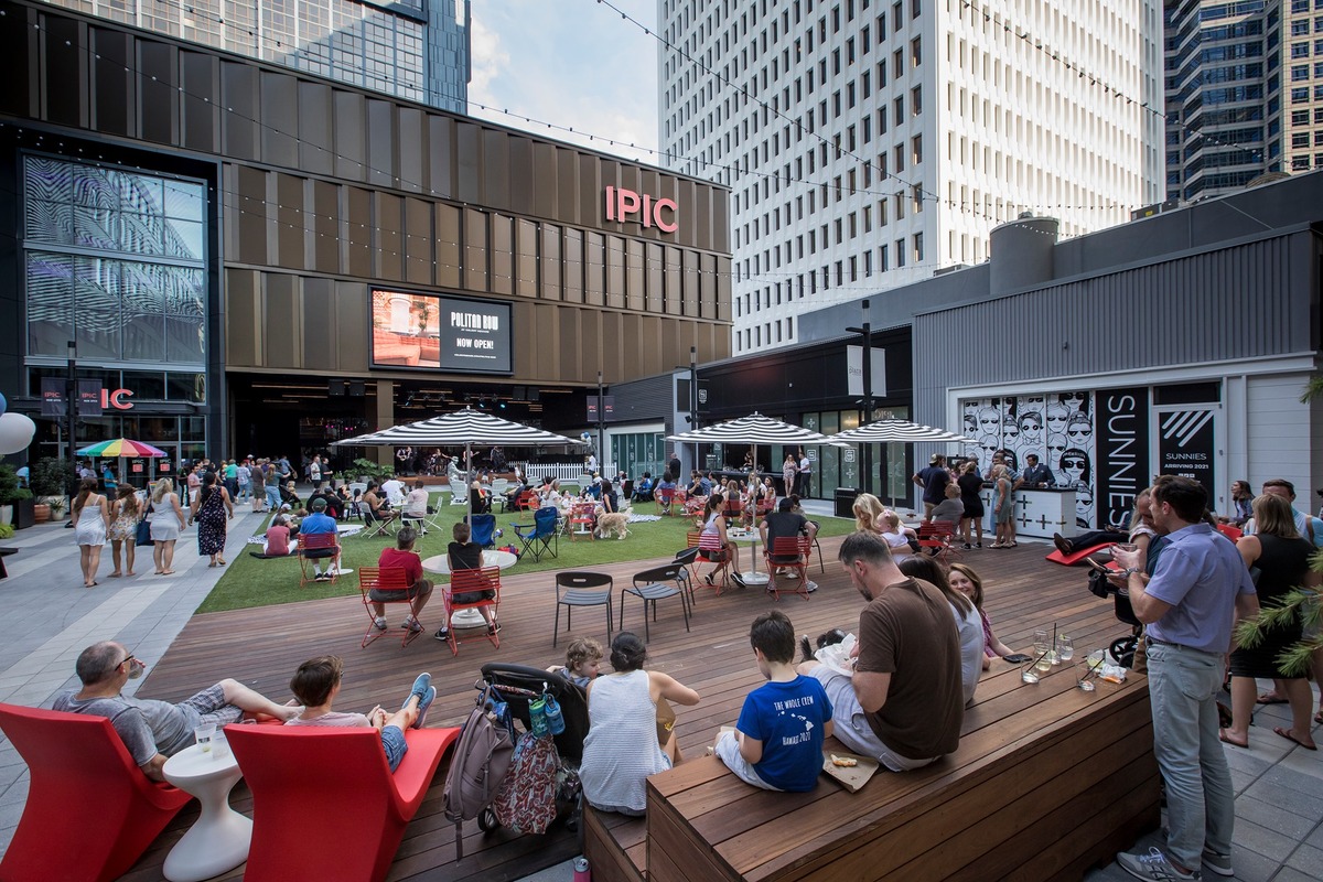 Cheer On The Atlanta Braves On Colony Square This Season