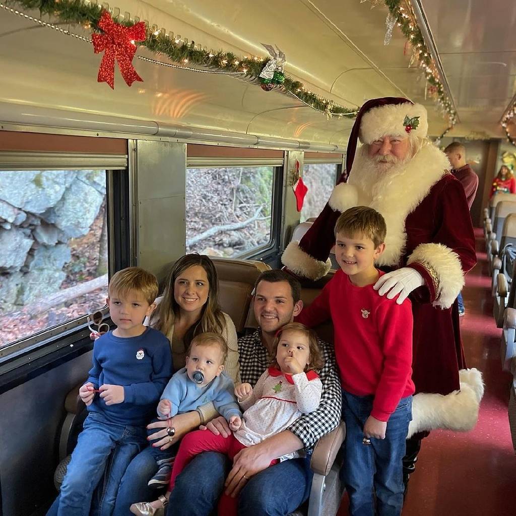 This Festive Holiday Train Ride Feels Straight Out Of A Storybook