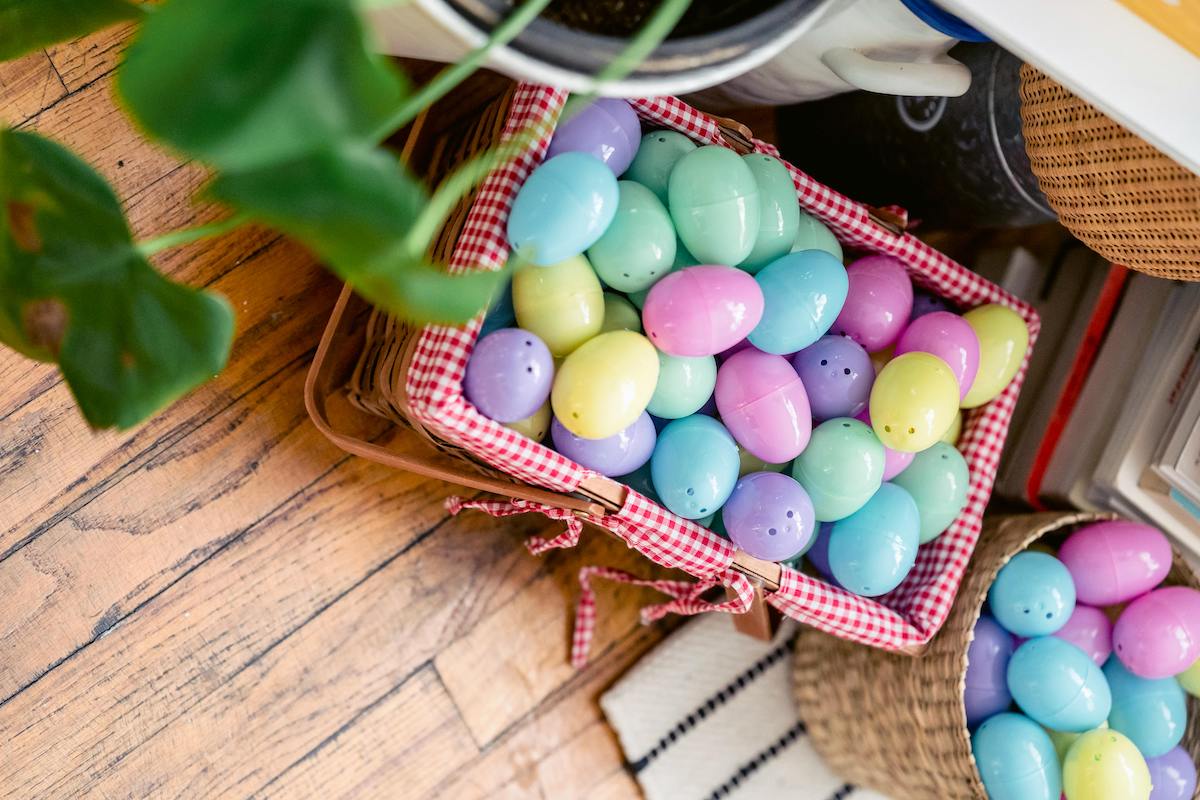 27 Hilarious Things The Atlanta Easter Bunny Would Hide In Eggs