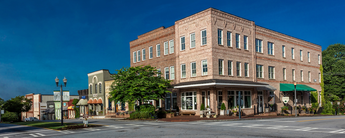 This Charming Town Just 1 Hour From Atlanta Is Famous For Bringing 'The ...
