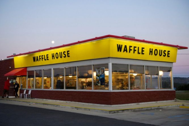 Waffle House ofrece una pop-up especial para San Valentín con manteles ...