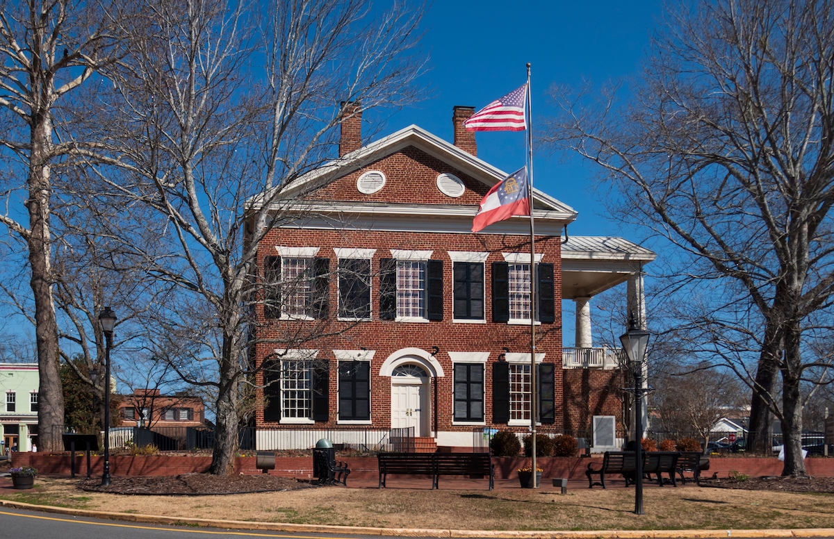 This Charming Small Town Just 75 Minutes From Atlanta Is Straight Out ...