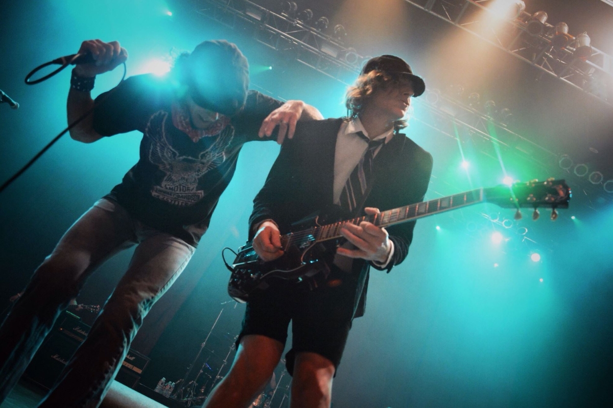 Rock Out At The Courtyard’s ‘Turn Back Time’ Tribute Series