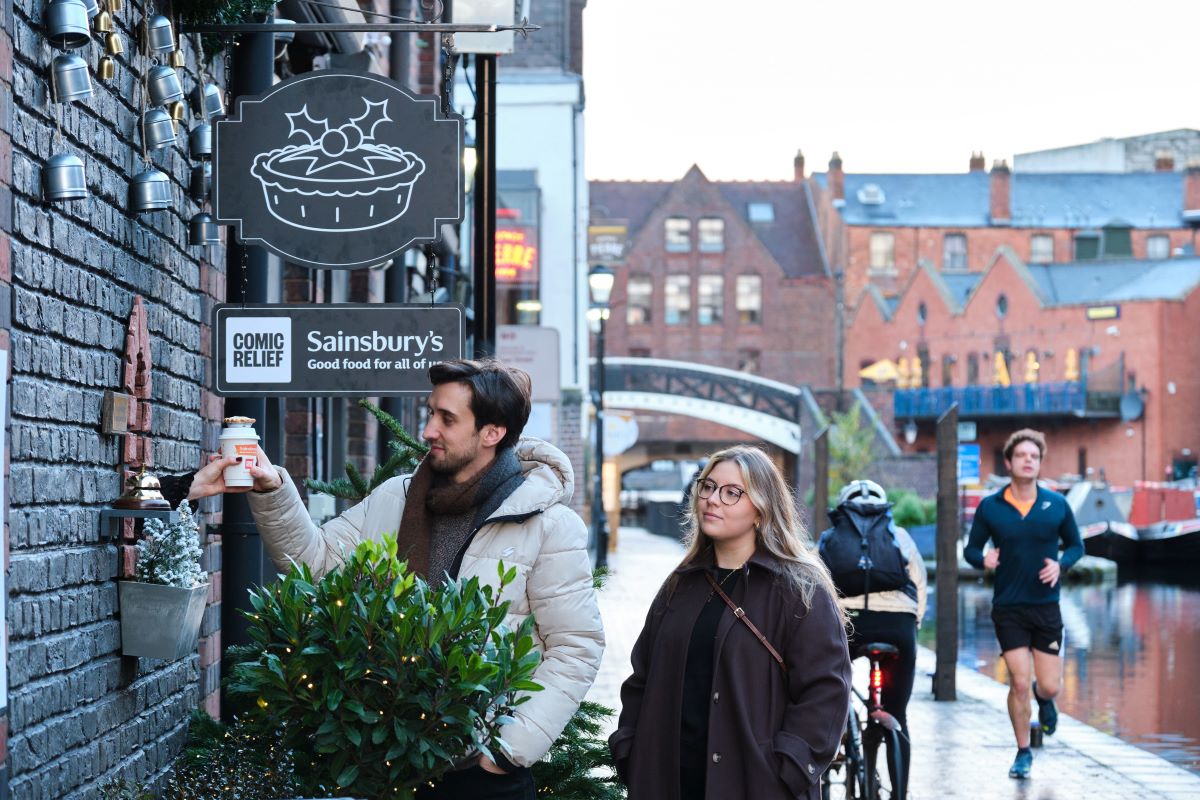A Mince Pie Window Offering Free Pies Has Arrived In Birmingham