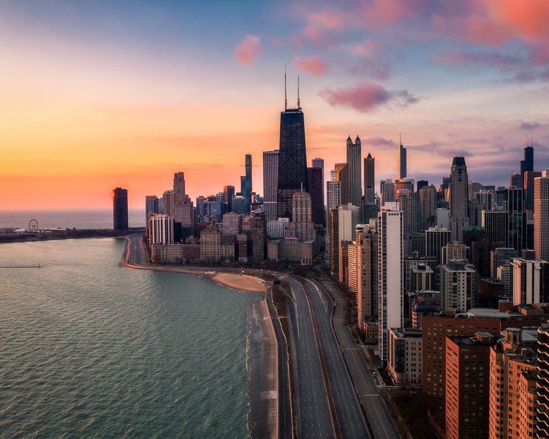 10 Photos Of Chicago Streets Looking Unusually Empty While People Stay ...