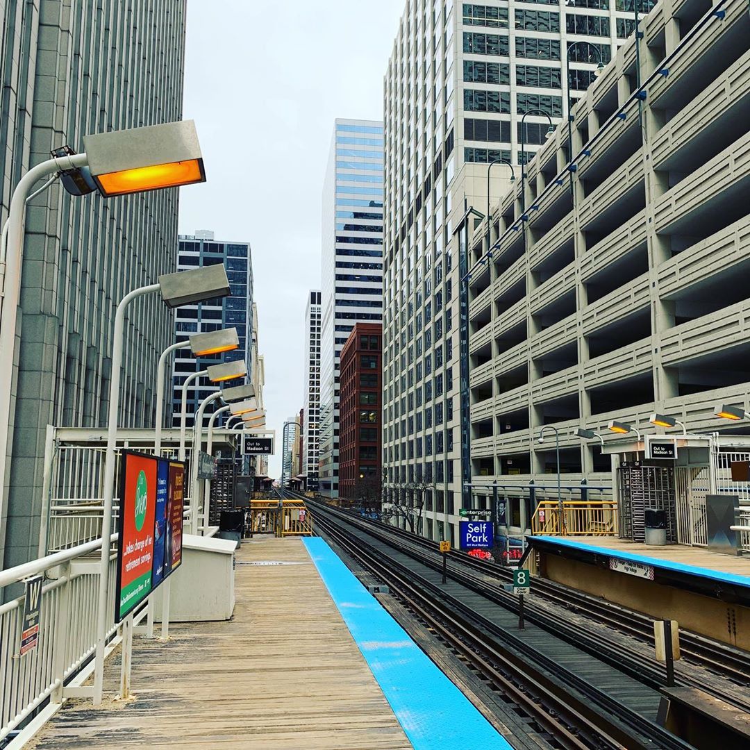 10 Photos Of Chicago Streets Looking Unusually Empty While People Stay ...