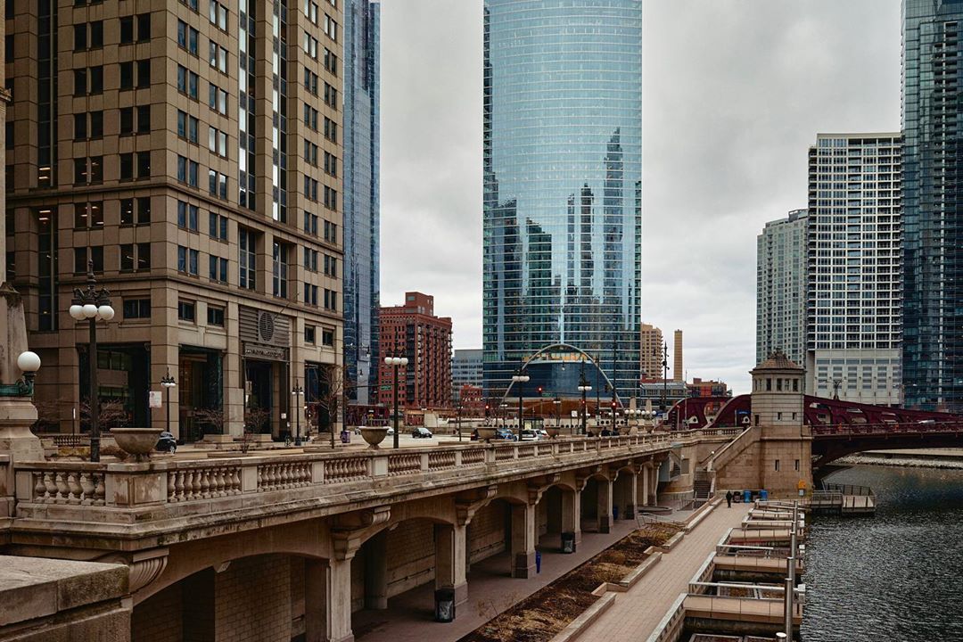 10 Photos Of Chicago Streets Looking Unusually Empty While People Stay ...