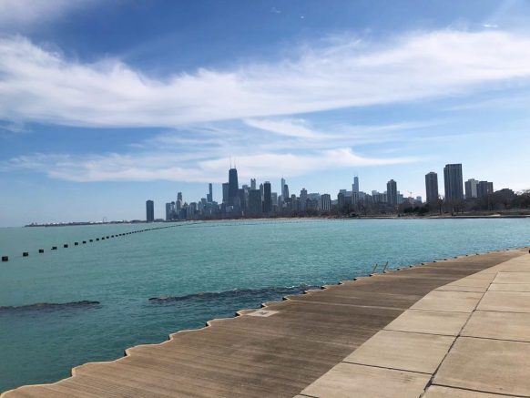 10 Photos Of Chicago Streets Looking Unusually Empty While People Stay ...