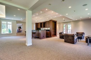 You Can Now Rent Brian Urlacher's Seven-Bedroom Mansion As A Quarantine ...
