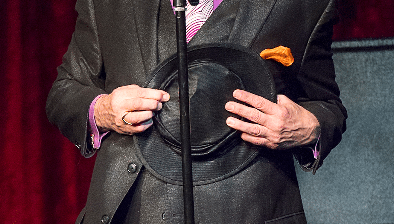 Be Dazzled By This Chicago-Style 'Drunk Magic' Show This Week