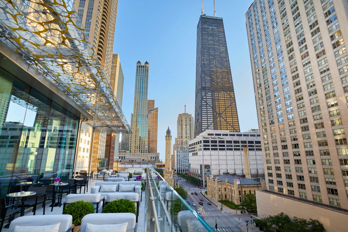 The 22 Best Rooftop Bars In Chicago