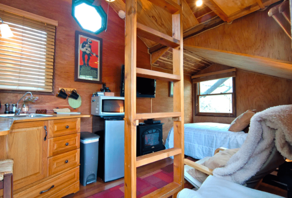 Spend The Night In An Enchanting Garden Tree House In Illinois - Secret ...