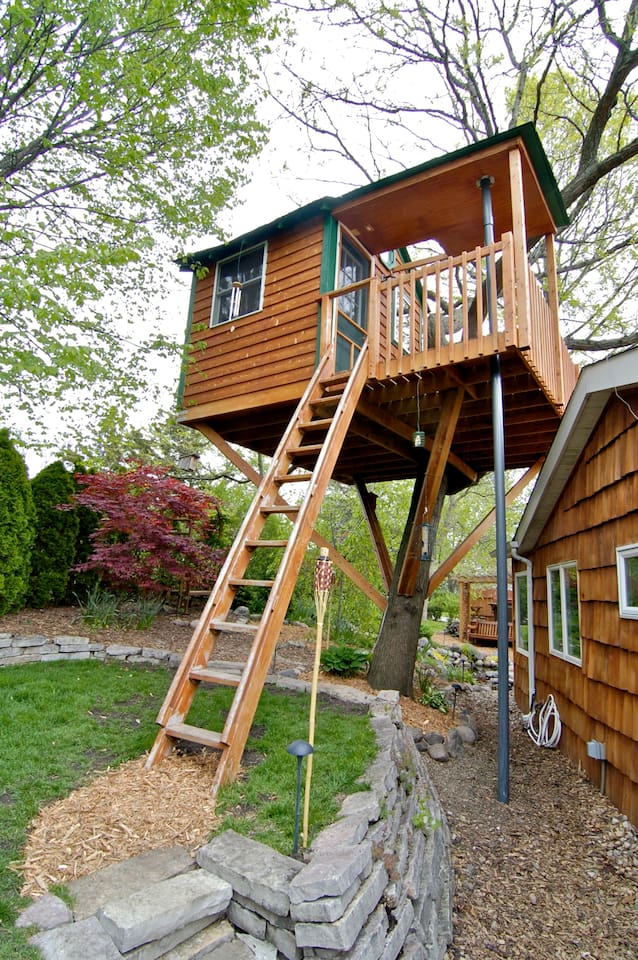 Spend The Night In An Enchanting Garden Tree House In Illinois - Secret ...