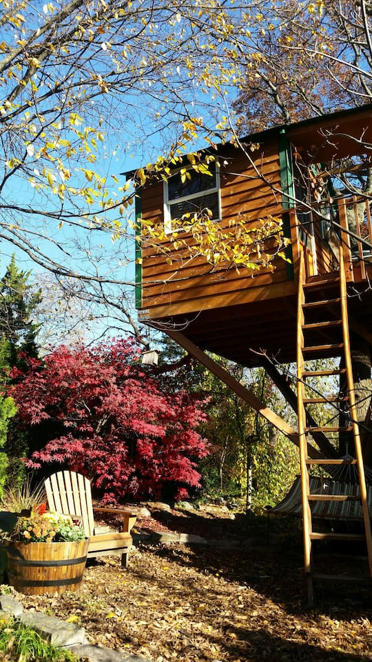 Spend The Night In An Enchanting Garden Tree House In Illinois - Secret ...