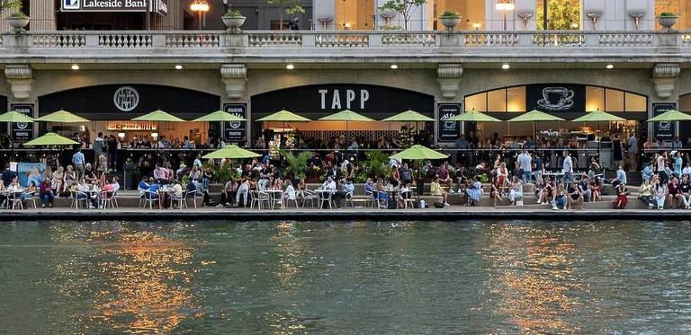 The Best Chicago Riverwalk Restaurants And Bars Right Now
