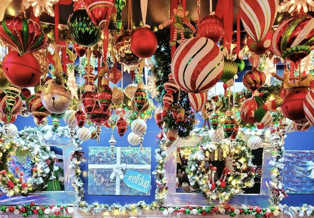 The Best Holiday Pop-Ups and Christmas Bars in Chicago 2025