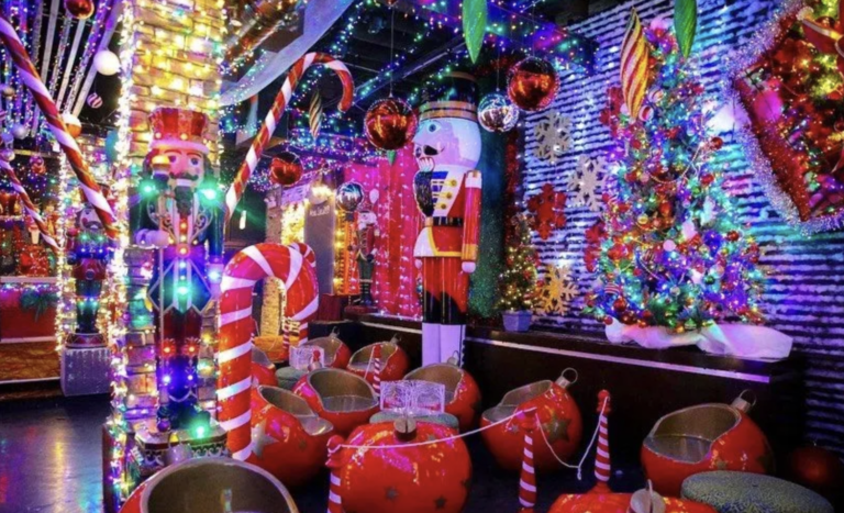 11 Best Christmas Bars In Chicago | Holiday Pop-up Bars 2023