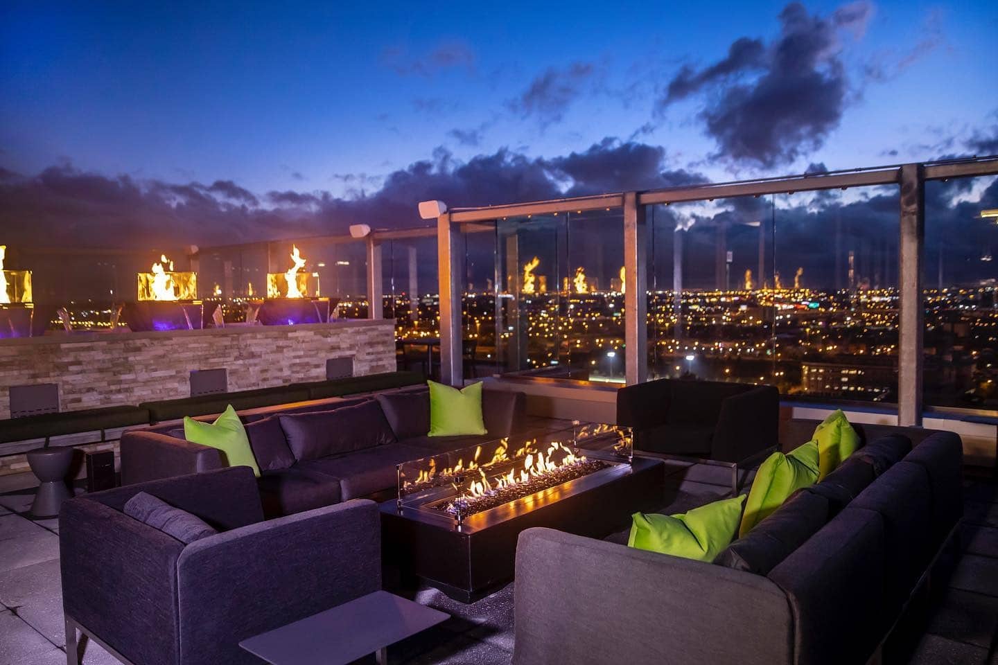 10 Best Winter Rooftop Bars In Chicago For A Cozy Night