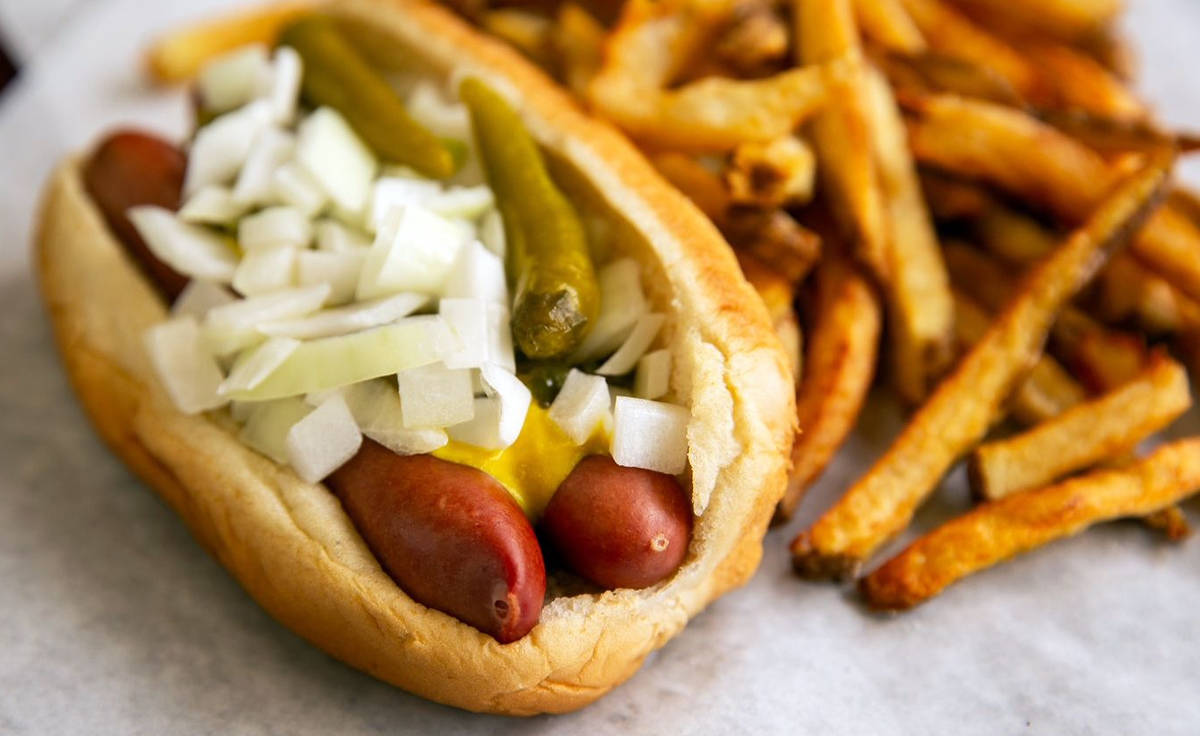 The Best Spots For Hot Dogs In Chicago Right Now