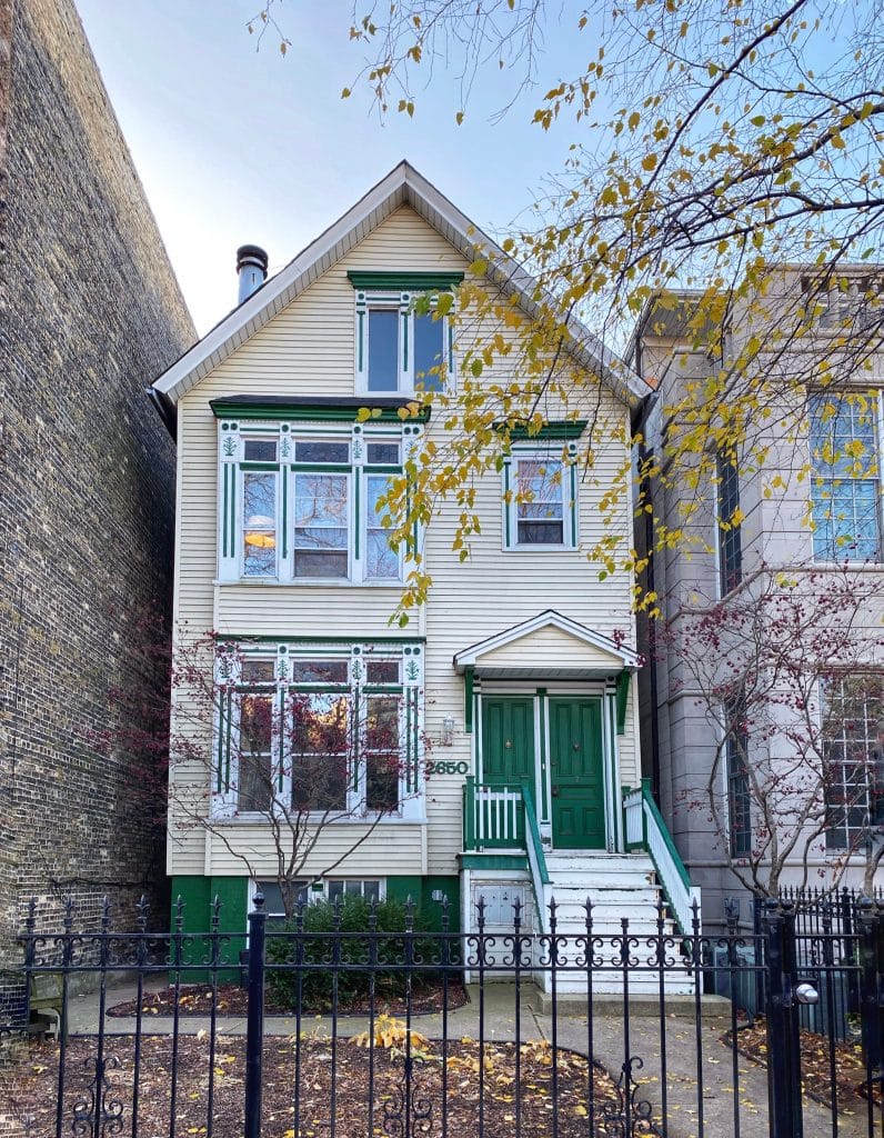 15 Charming "Up" Holdout Houses Resisting Peer Pressure In Chicago