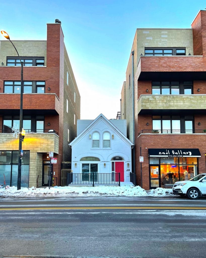 15 Charming "Up" Holdout Houses Resisting Peer Pressure In Chicago