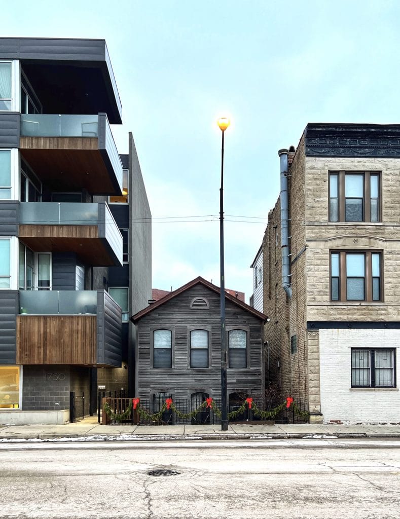 15 Charming "Up" Holdout Houses Resisting Peer Pressure In Chicago